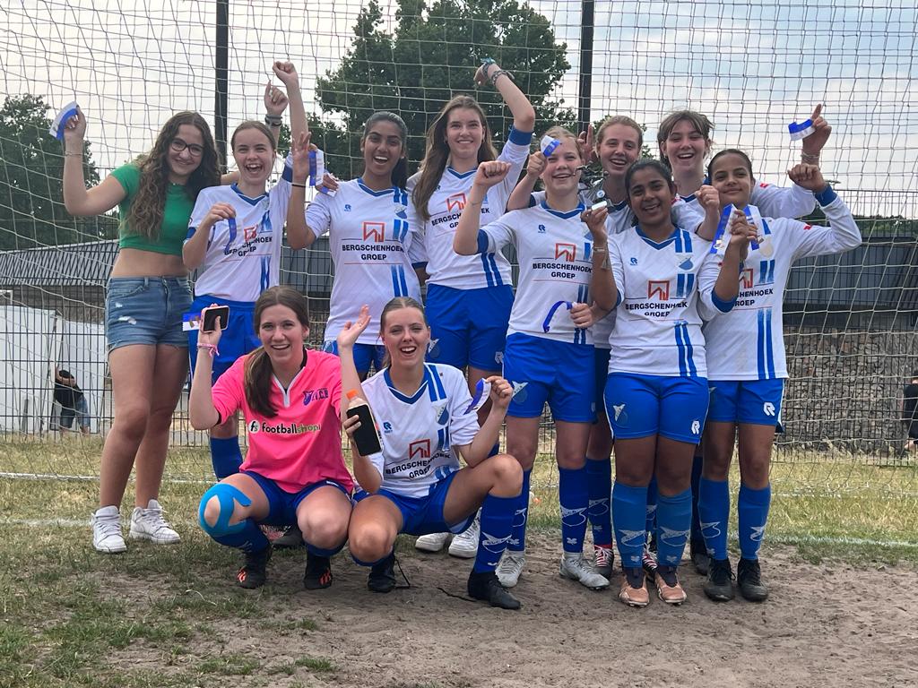 BVCB MO17-1 sluit seizoen in stijl af tijdens het toernooi bij MOC'17 ...